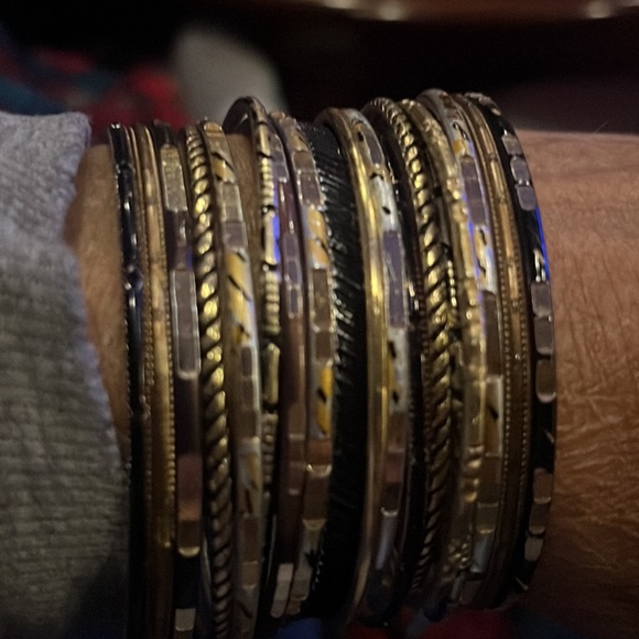 Jewelry | 18 Gold Silver Bronze And Black Lightweight Faux Dangle ...